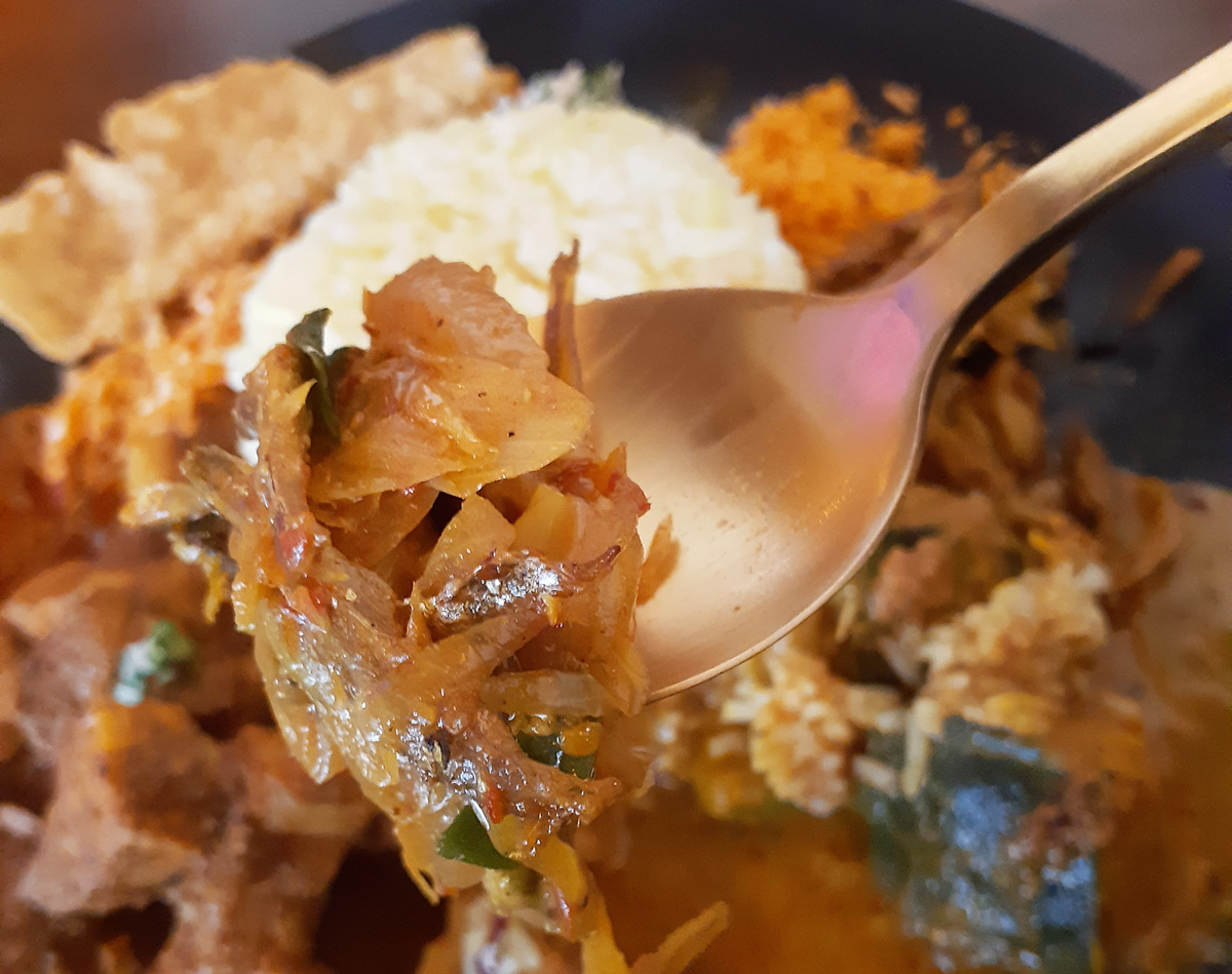 Kandy Ayurveda Curry（キャンディ アーユルヴェータ カレー）（府内町） - たべよん