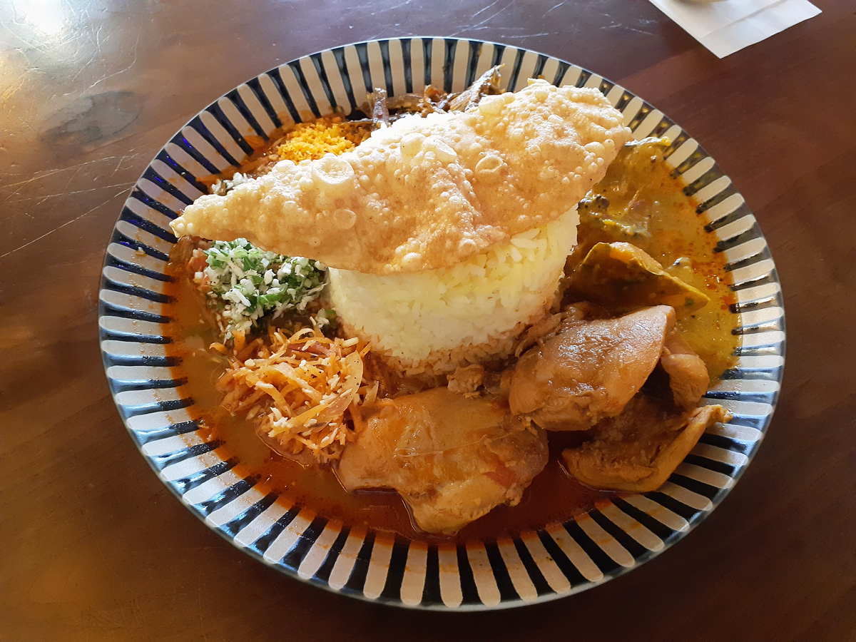 Kandy Ayurveda Curry（キャンディ アーユルヴェータ カレー）（府内町） - たべよん